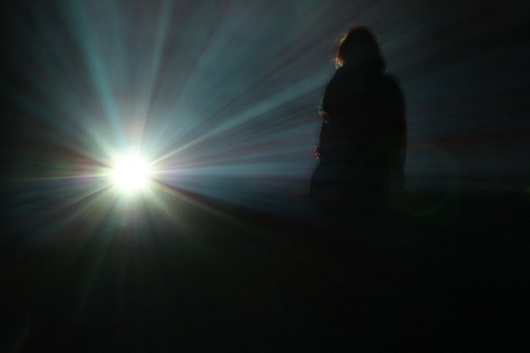 10 Bible Verses on Overcoming Darkness with Light – Broken People